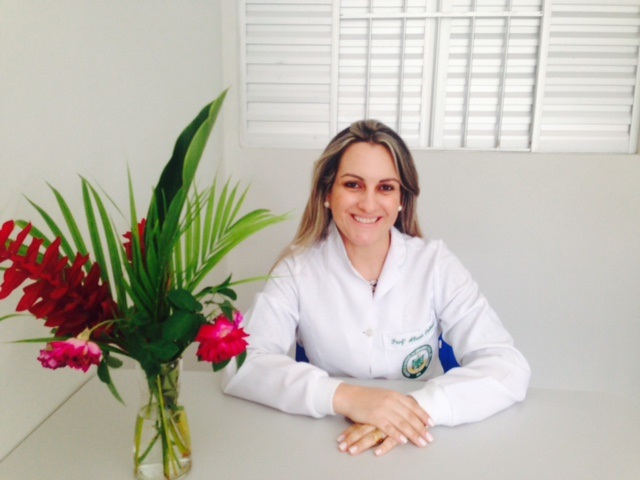 Professora Alane Cabral responsável pelo projeto SOS Amamenta ...